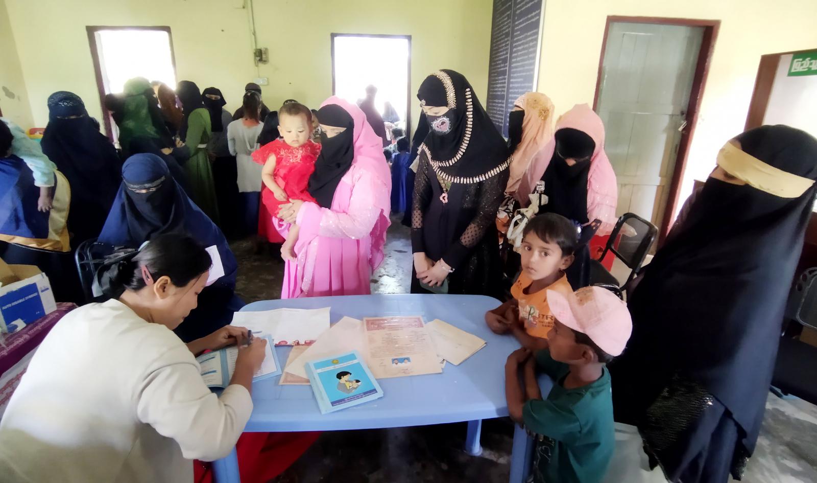 ရခိုင်ပြည်နယ် မောင်တောမြို့၌ အသက် ၂ နှစ်အောက်ကလေးများနှင့် ကိုယ်ဝန်ဆောင်မိခင်များအား ပုံမှန်ကာက